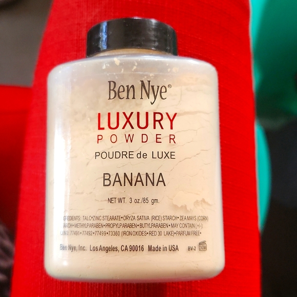 Ben Nye | Makeup | Ben Nye Luxury Poder Banana 3oz | Poshmark